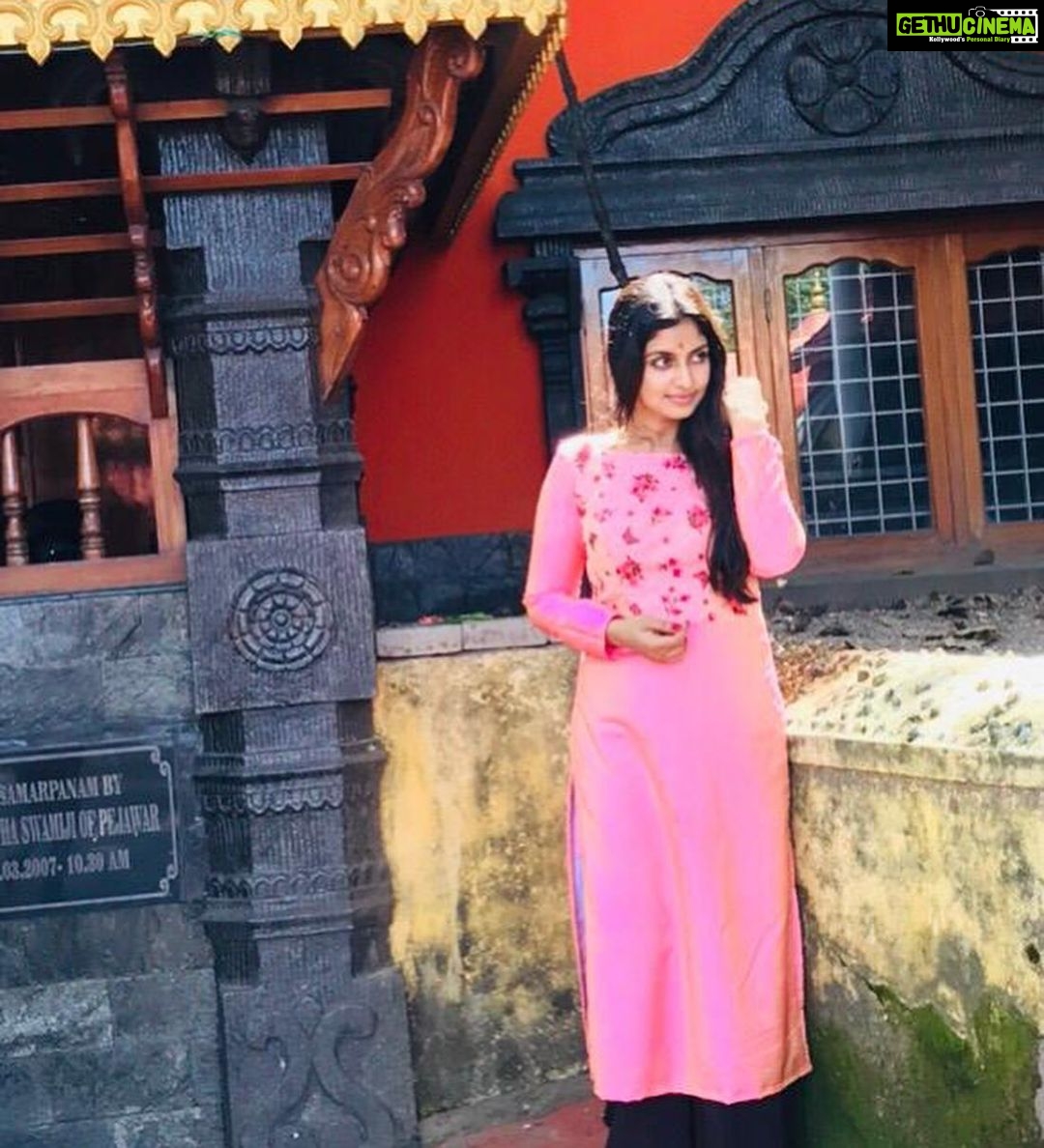 Actress Athmiya HD Instagram Photos and Wallpapers October 2019 | Gethu ...