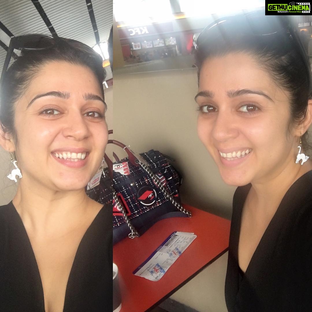 Charmy Kaur Instagram – ️ ️ ️ mumbai meri Jaan 😍😍 | Gethu Cinema
