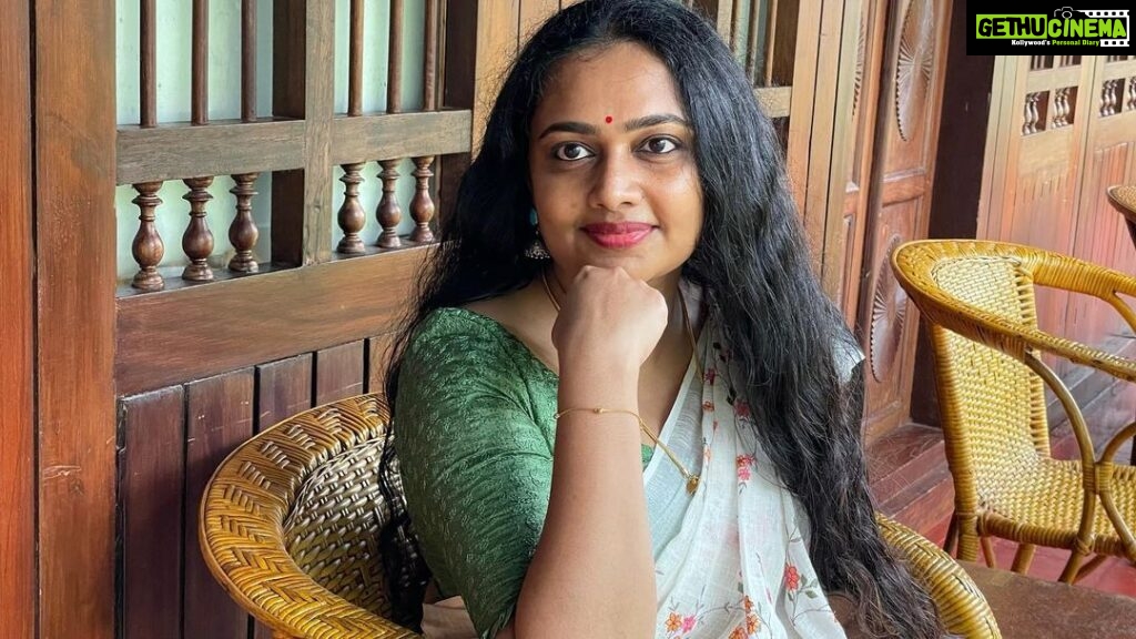 Actress Divya Padmini HD Photos and Wallpapers August 2021 - Gethu Cinema