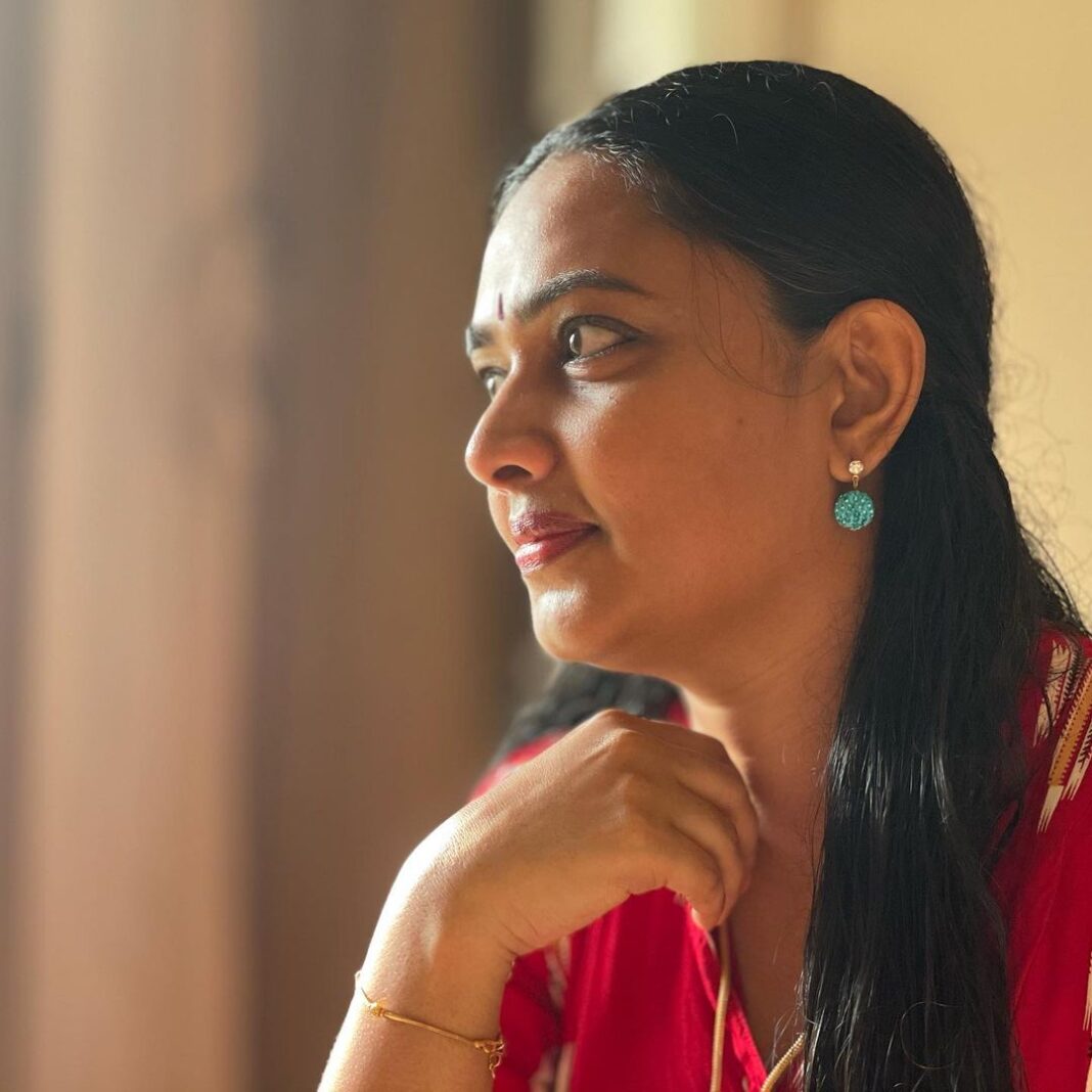 Actress Divya Padmini HD Photos and Wallpapers July 2021 | Gethu Cinema