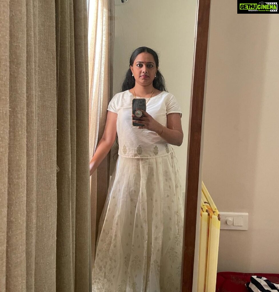 Actress Divya Padmini HD Photos and Wallpapers June 2021 - Gethu Cinema