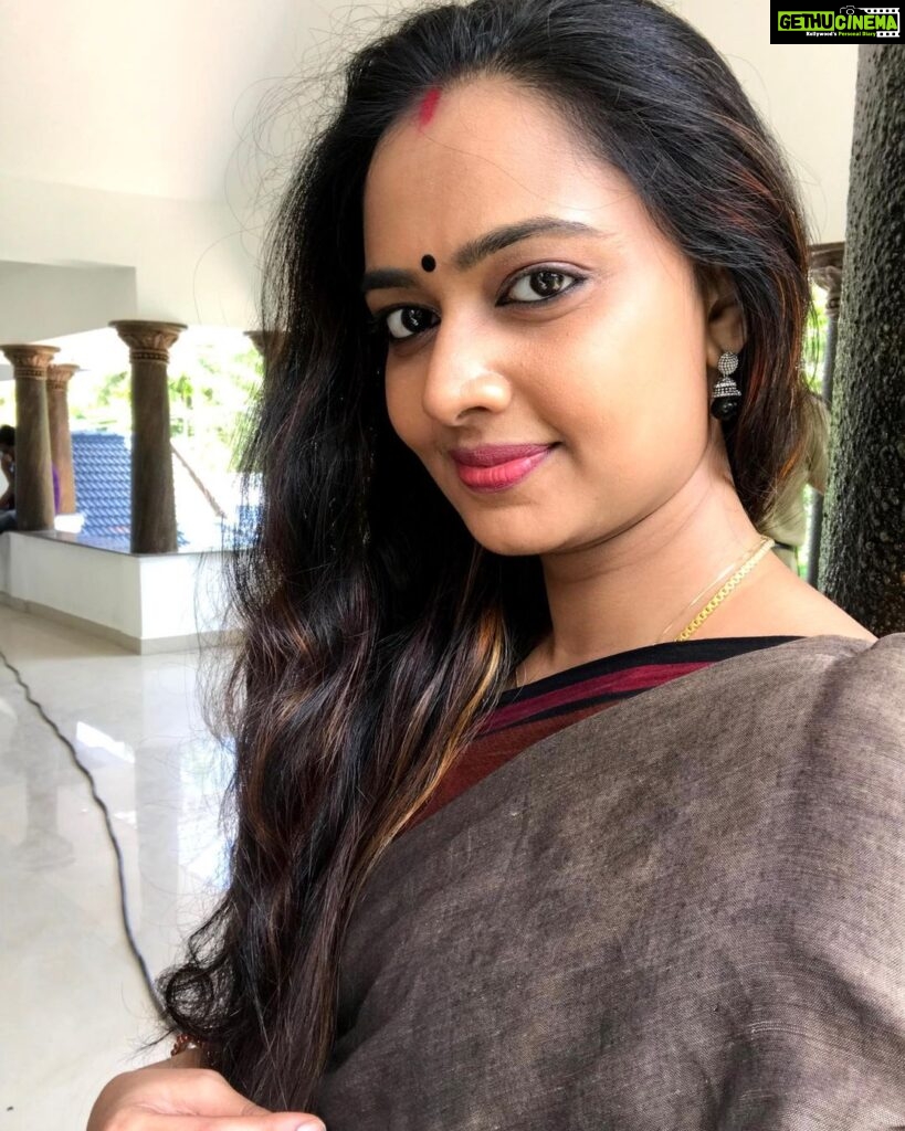 Actress Divya Padmini HD Instagram Photos and Wallpapers February 2022 ...