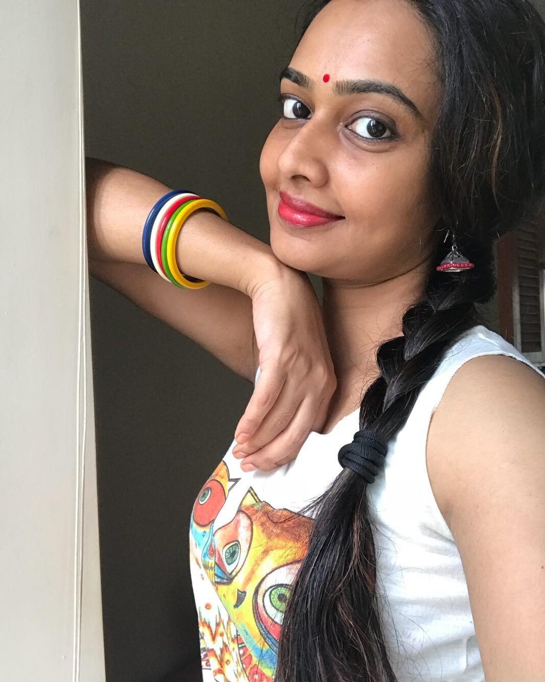 Actress Divya Padmini HD Photos and Wallpapers February 2019 - Gethu Cinema