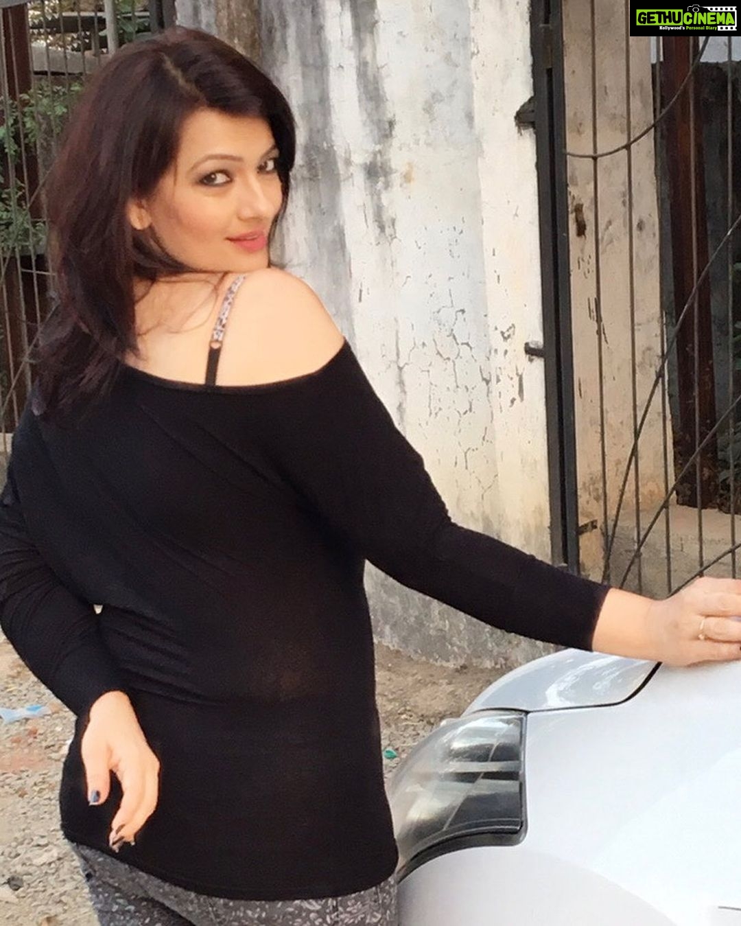 Falguni Rajani Instagram – #throwback pictures from the sets of #bhabi ...