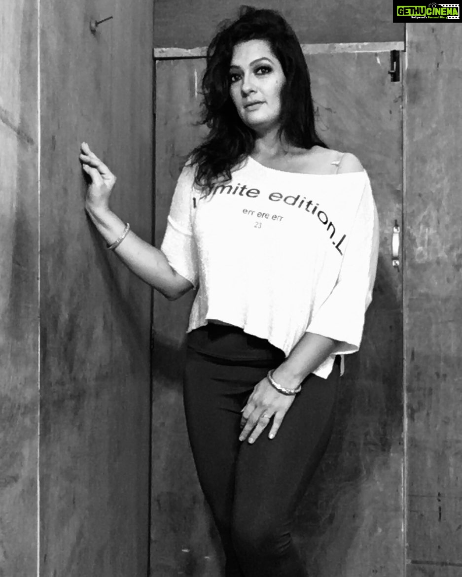 Actress Falguni Rajani HD Photos and Wallpapers August 2019 - Gethu Cinema