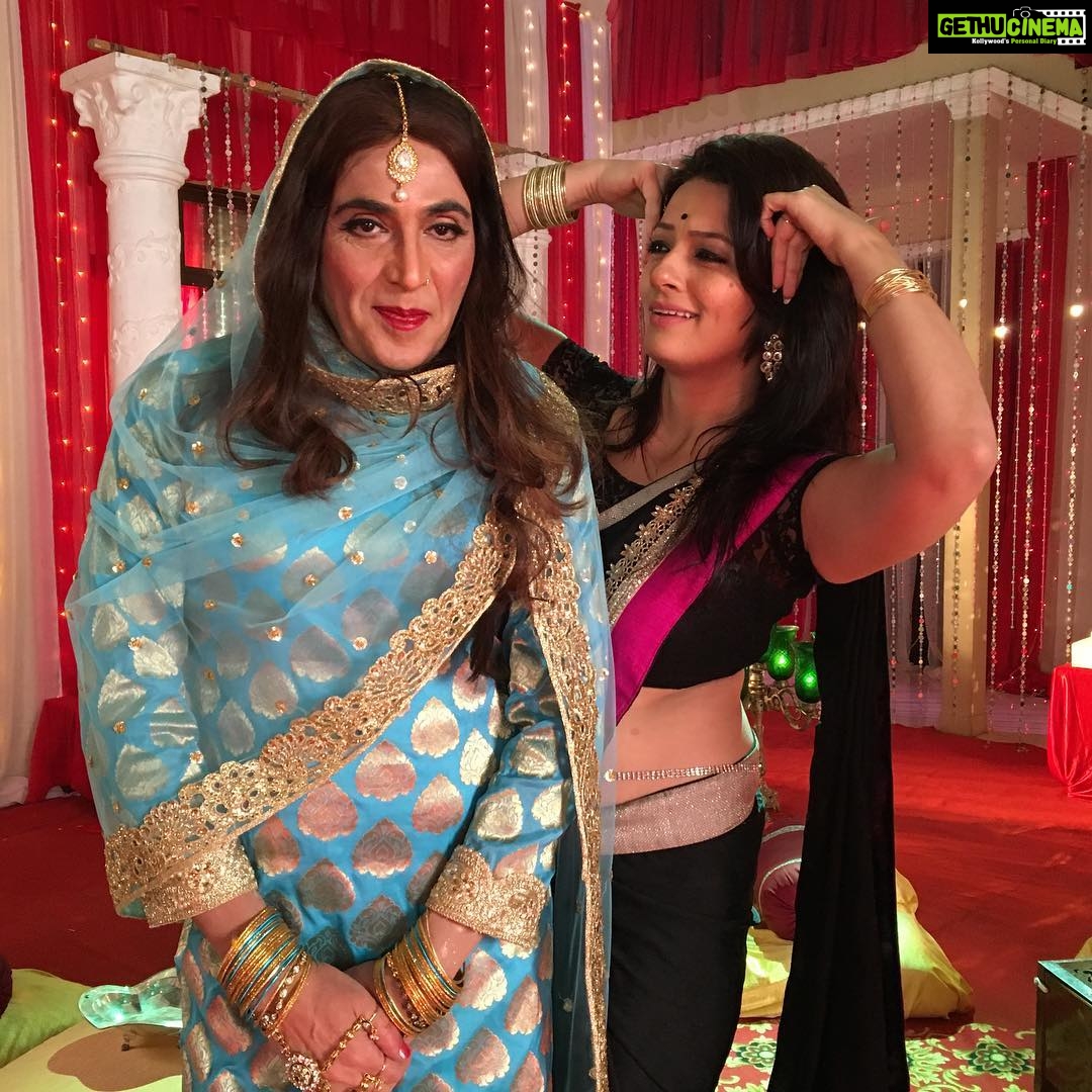 Falguni Rajani Instagram – Agle kuch dino ke liye gulfam kali apna ...