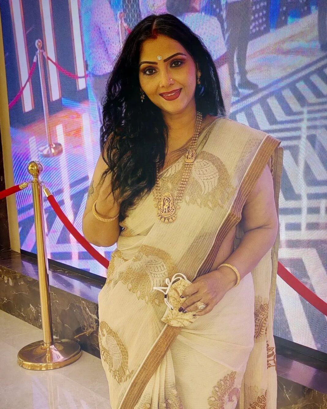 Actress Fathima Babu HD Photos and Wallpapers December 2021 - Gethu Cinema