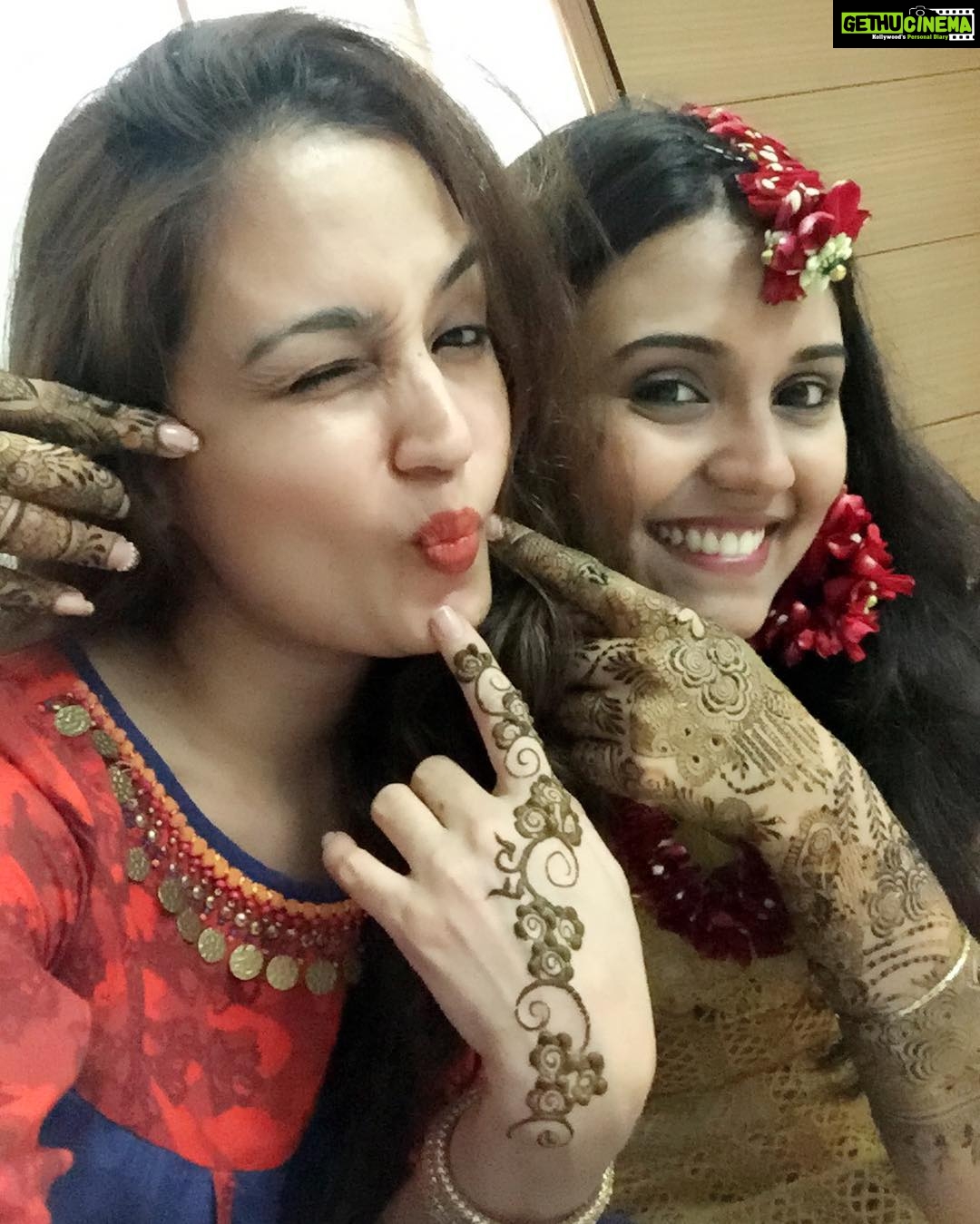 Gajala Instagram – Mehendi hai Rachne waali😍😍@sadaf26 #mehendi#wedding# ...
