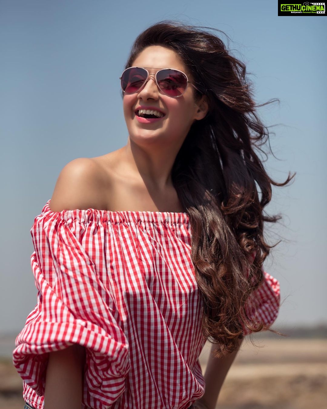 Actress Gurleen Chopra HD Photos and Wallpapers June 2019 - Gethu Cinema