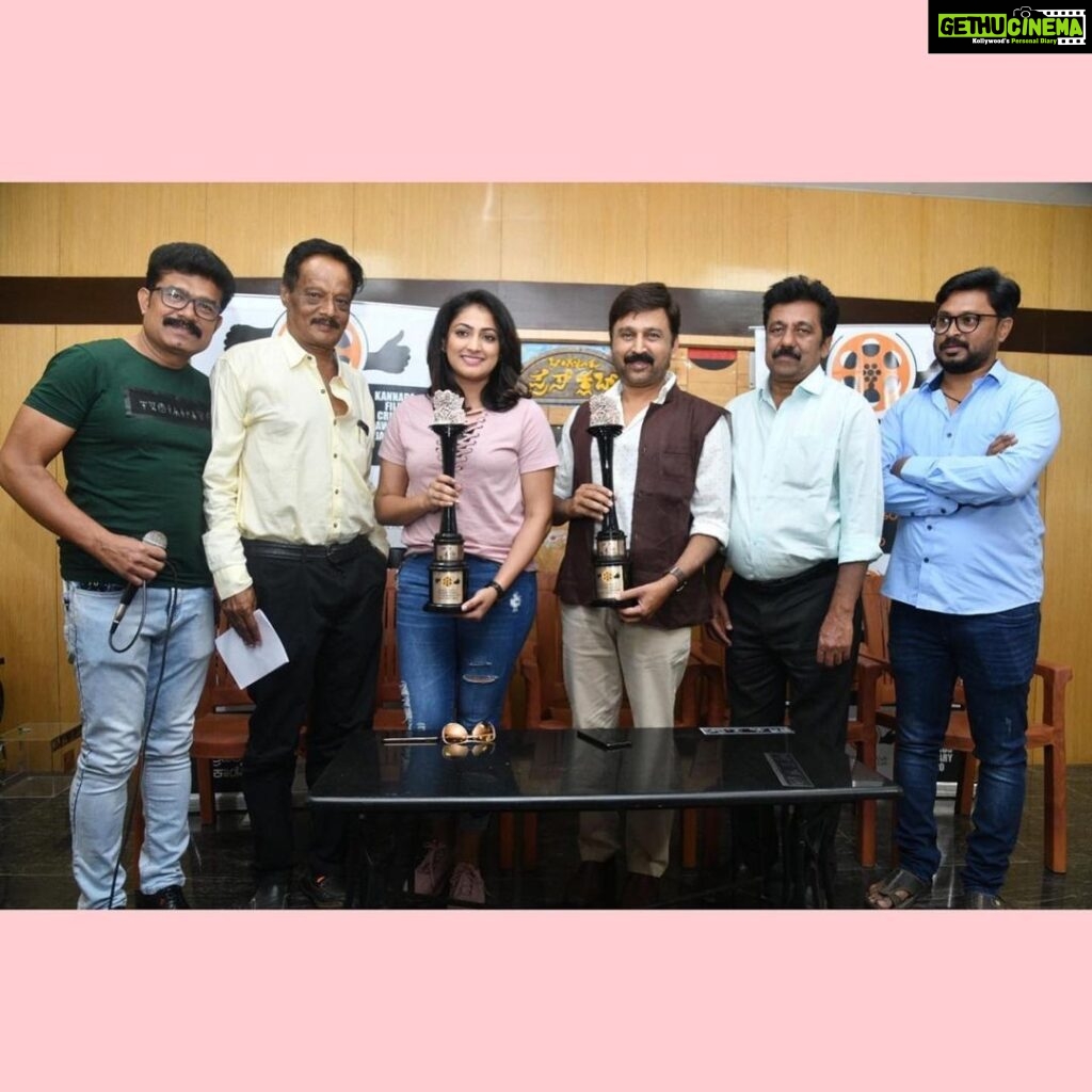 Hariprriya Instagram – Have an amazing weekend ppl 🤩🥰 1st pic is shanta ...