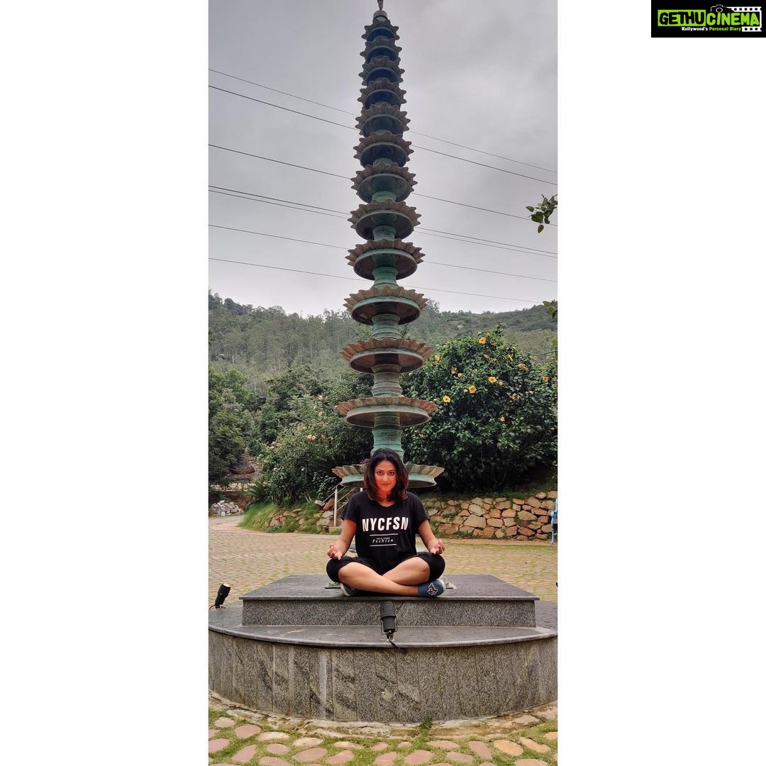 Hariprriya Instagram – Have an amazing weekend ppl 🤩🥰 1st pic is shanta ...