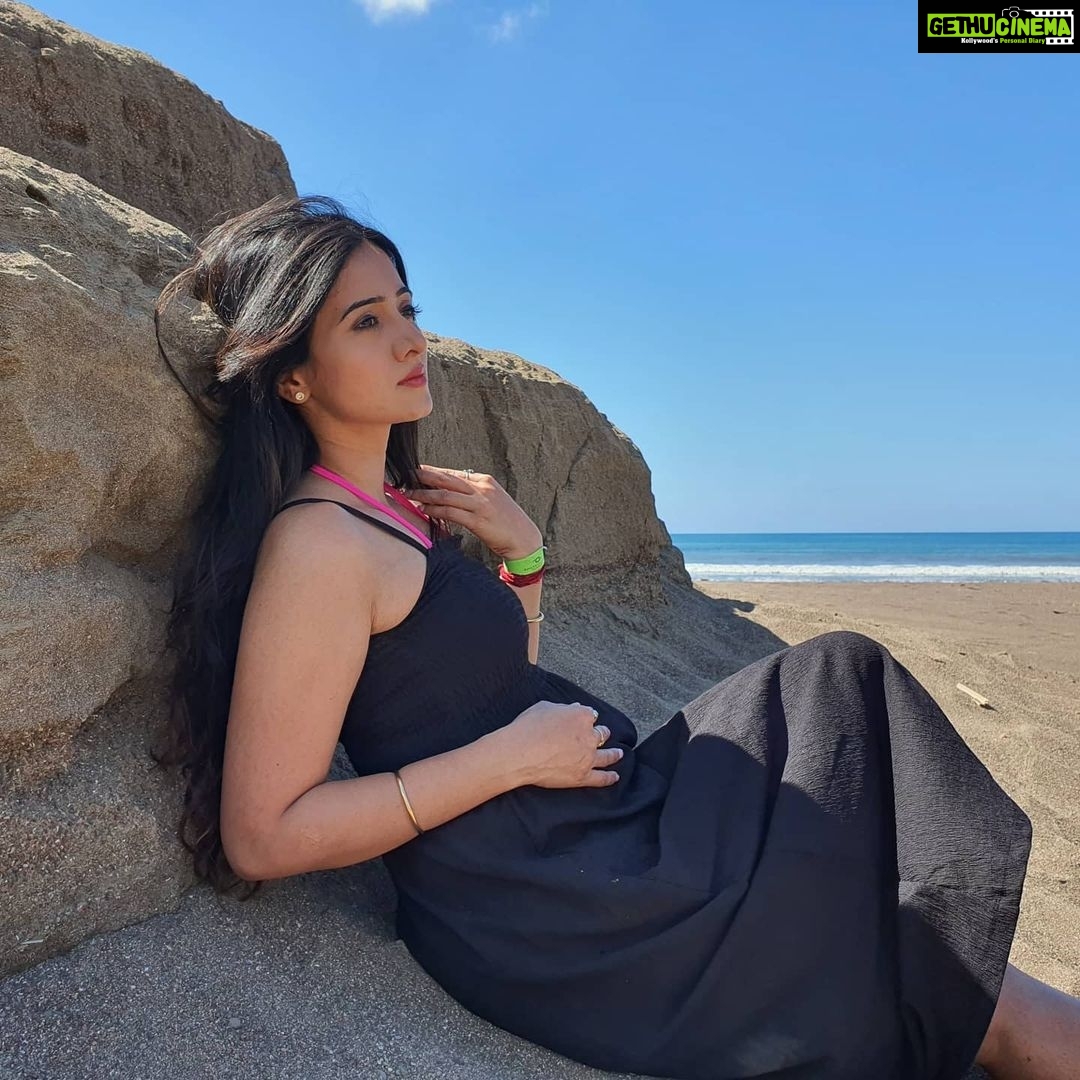 Harshika Poonacha Instagram – SKY above, SAND below and PEACE within ...