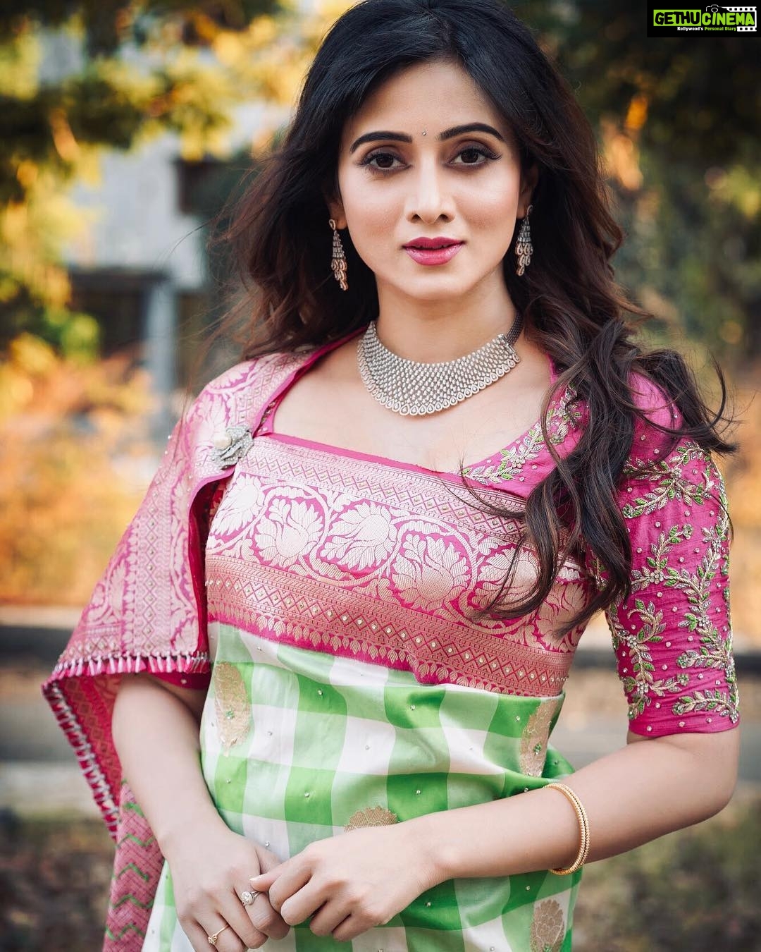 Harshika Poonacha Instagram – Chin up #princess👑 💖 👗 @jayanthiballal 💍 ...