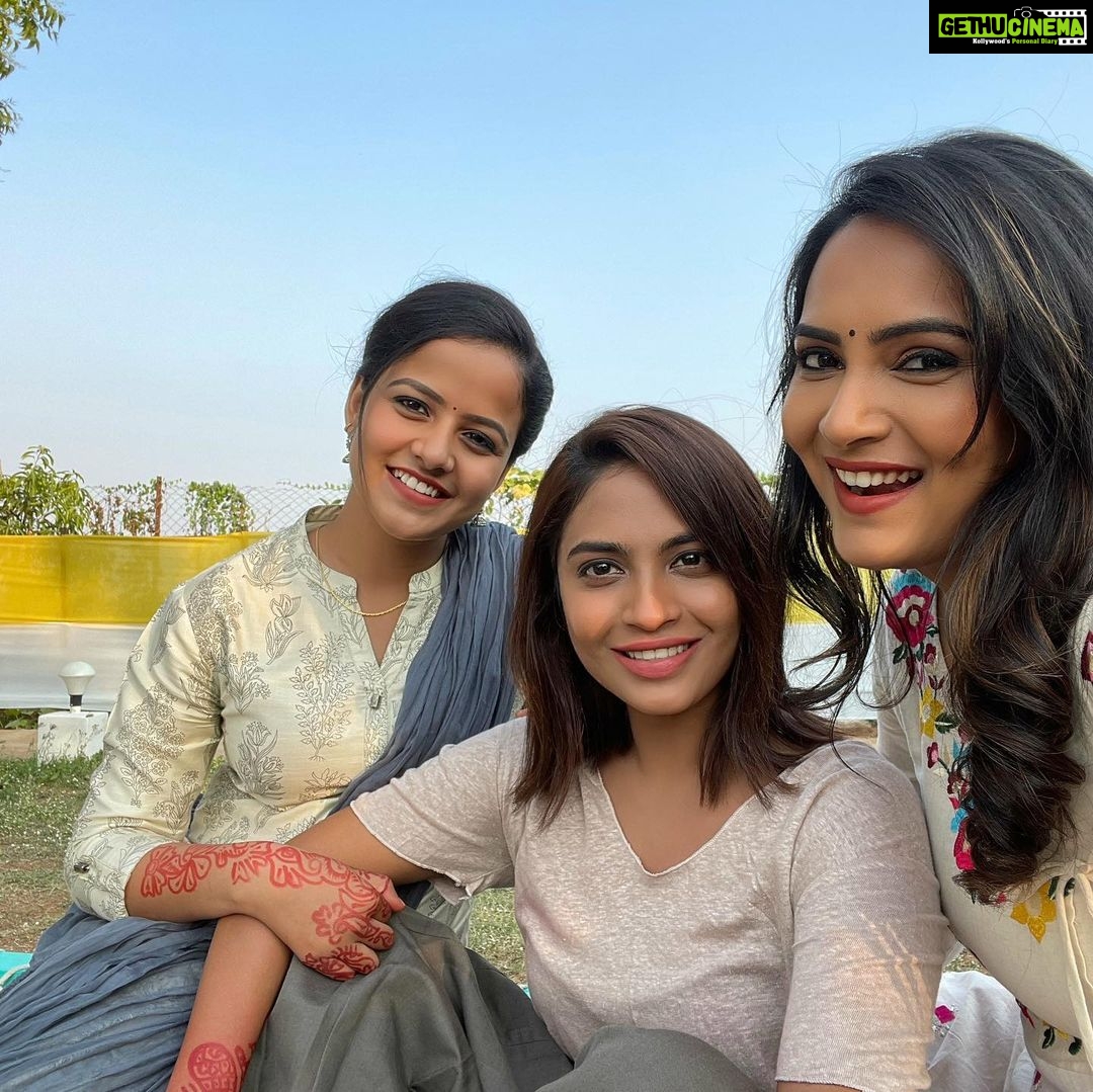 Himaja Instagram – 🌹🌹🌹🌹 @lakshmi_sowjanya4 @vaishnavi_chaitanya ...