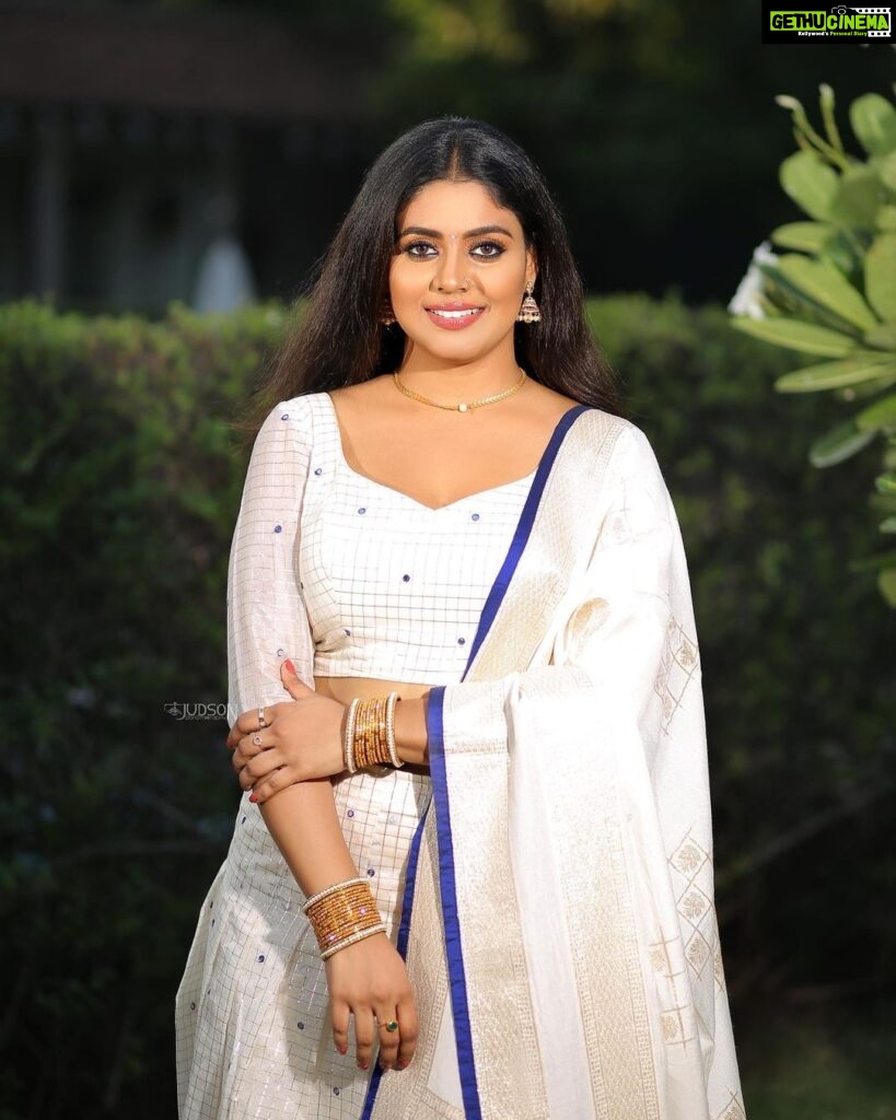 Actress Iniya HD Instagram Photos and Wallpapers August 2021 | Gethu Cinema