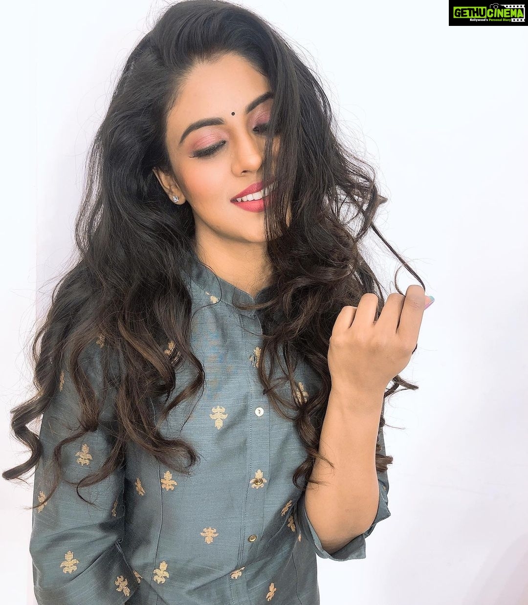 Actress Iniya HD Photos and Wallpapers September 2020 - Gethu Cinema