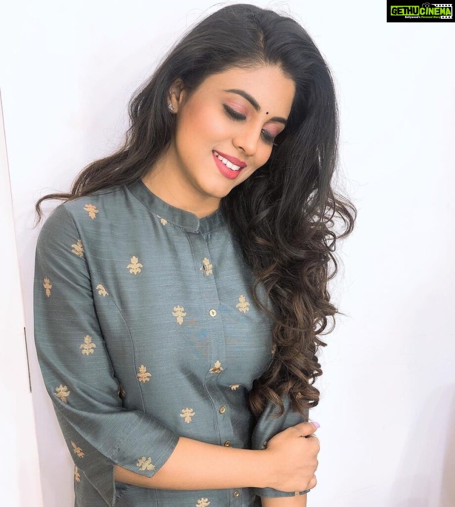 Actress Iniya HD Photos and Wallpapers September 2020 | Gethu Cinema