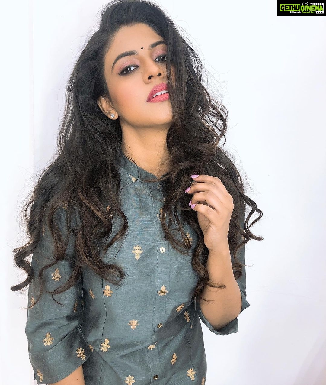 Actress Iniya HD Photos and Wallpapers September 2020 - Gethu Cinema