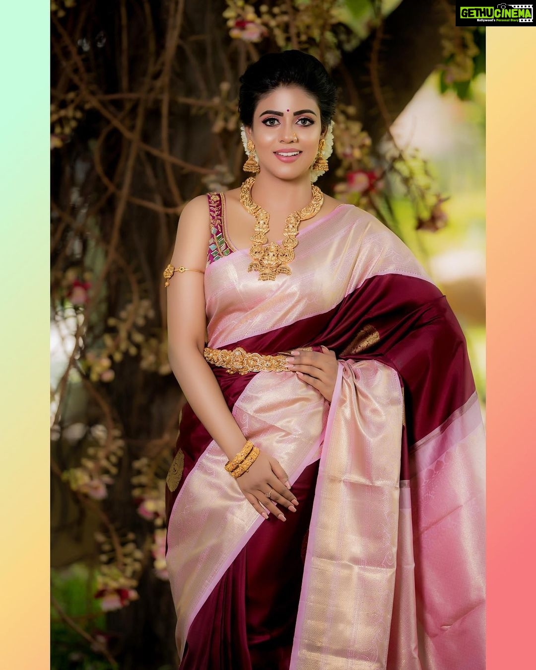 Iniya Instagram – The look was predominantly in the shades of sparkling ...