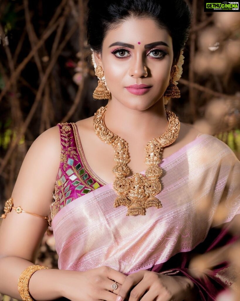 Iniya Instagram – The look was predominantly in the shades of sparkling ...