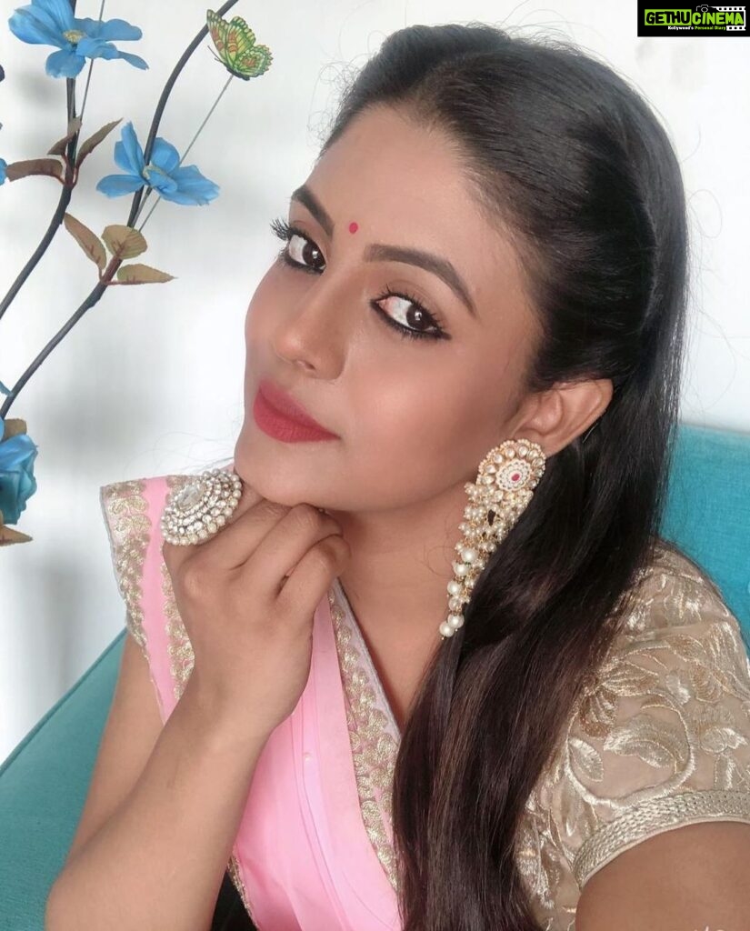 Actress Iniya HD Instagram Photos and Wallpapers April 2020 | Gethu Cinema