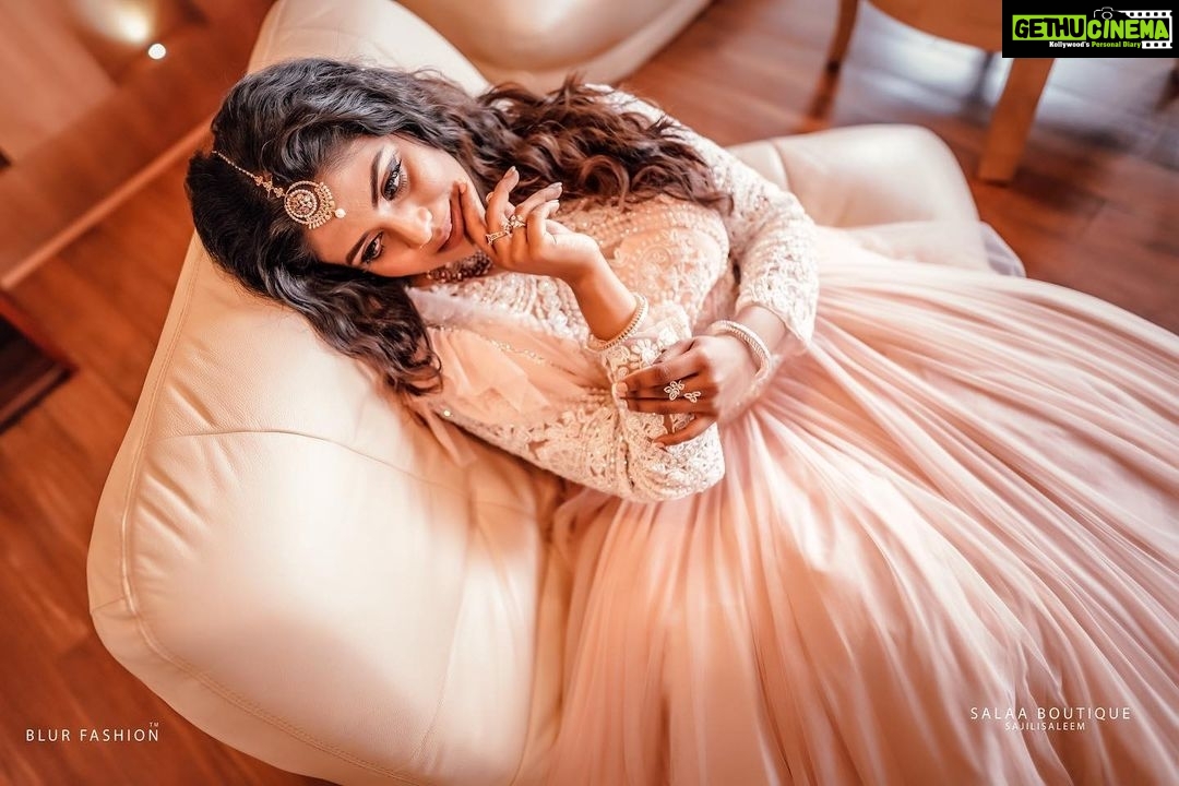 Actress Iniya HD Photos and Wallpapers March 2020 - Gethu Cinema