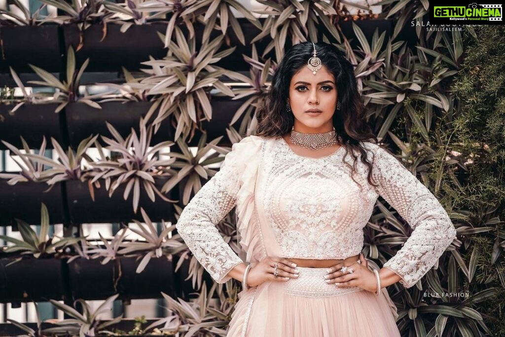 Actress Iniya HD Instagram Photos and Wallpapers March 2020 | Gethu Cinema