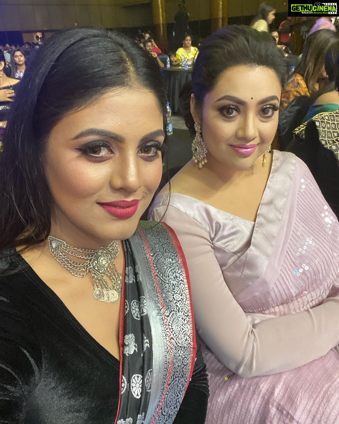 Iniya Instagram – Me with Gorgeous Actress MEENA Madam on JFW MOVIE ...