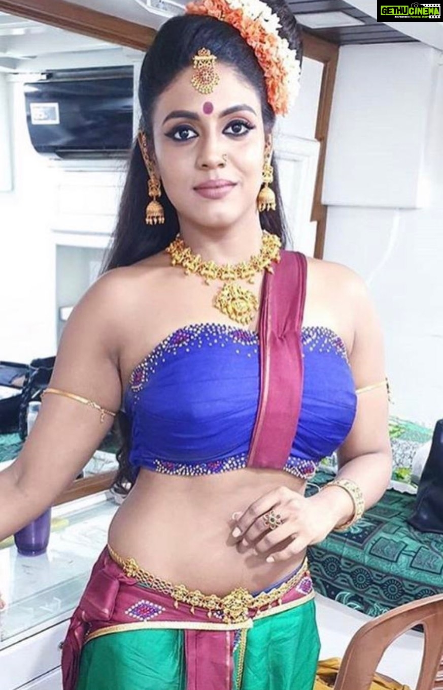 Iniya Instagram – Character Get up UNNINEELI for ⚔️ MAMANGAM ⚔️ Historical movie 🎥 | Gethu Cinema