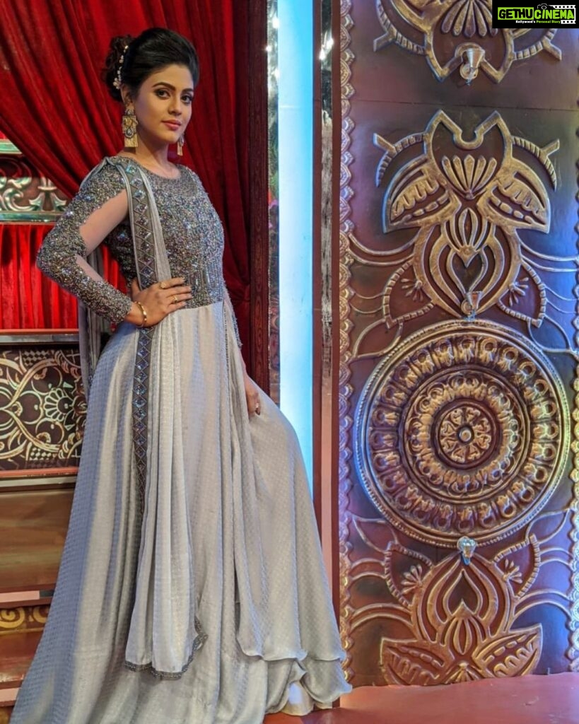 Actress Iniya HD Instagram Photos and Wallpapers November 2019 | Gethu ...