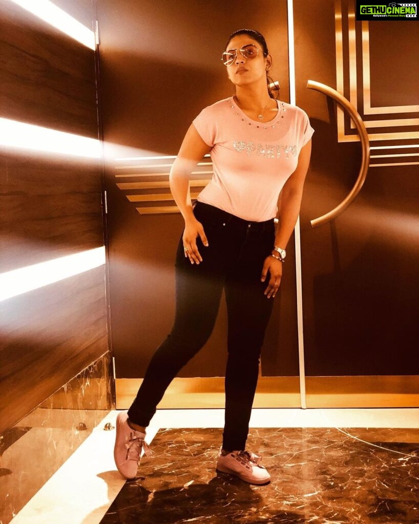 Actress Iniya HD Instagram Photos and Wallpapers September 2019 | Gethu ...