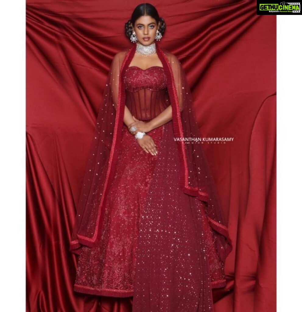 Iniya Instagram - @iam_ineya @vasanthan_kumarasamy @mn_artistryy ...