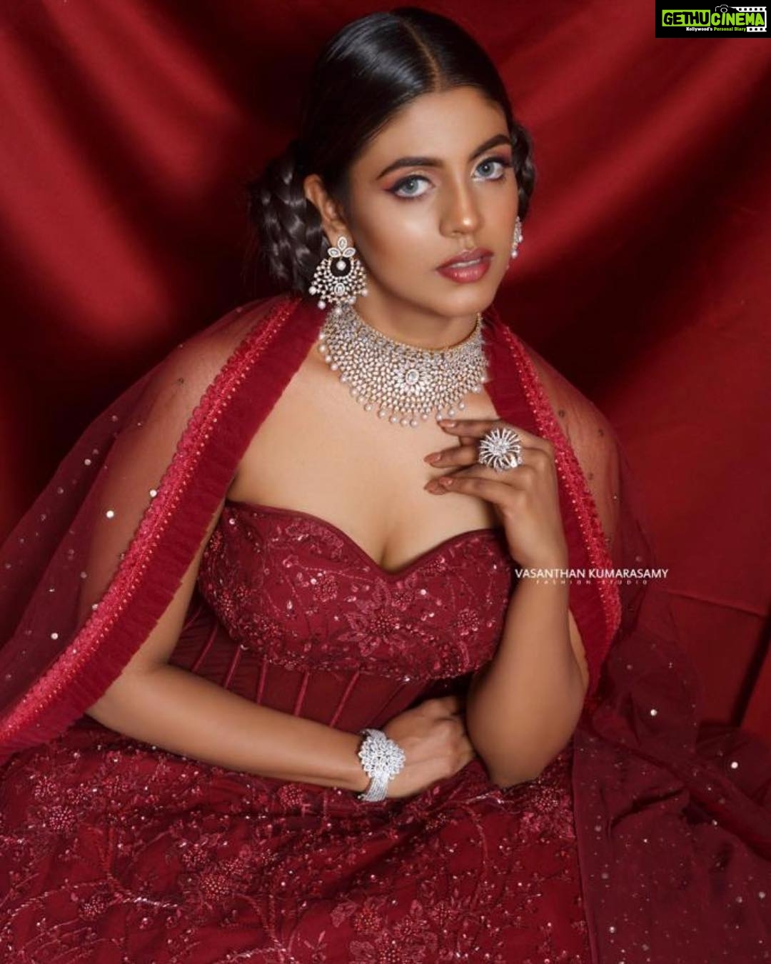 Iniya Instagram – @iam_ineya @vasanthan_kumarasamy @mn_artistryy ...