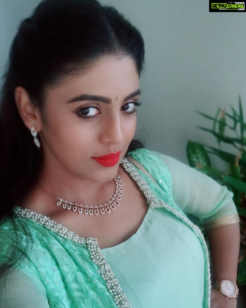 Actress Iniya HD Photos and Wallpapers April 2019 - Gethu Cinema