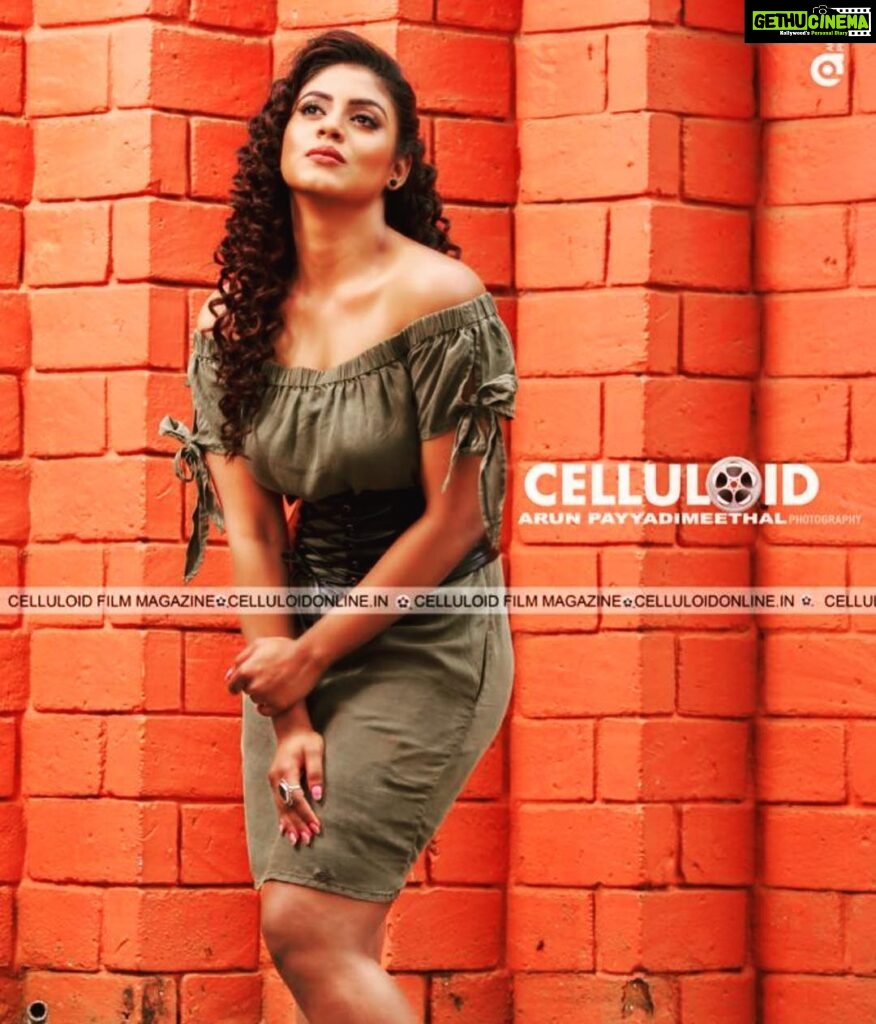 Actress Iniya HD Instagram Photos and Wallpapers April 2019 | Gethu Cinema