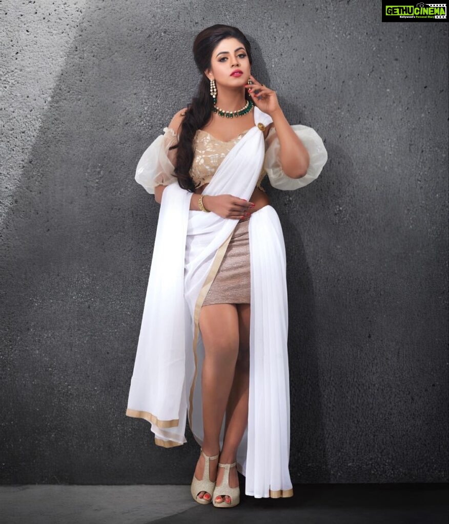 Actress Iniya HD Photos and Wallpapers April 2019 - Gethu Cinema