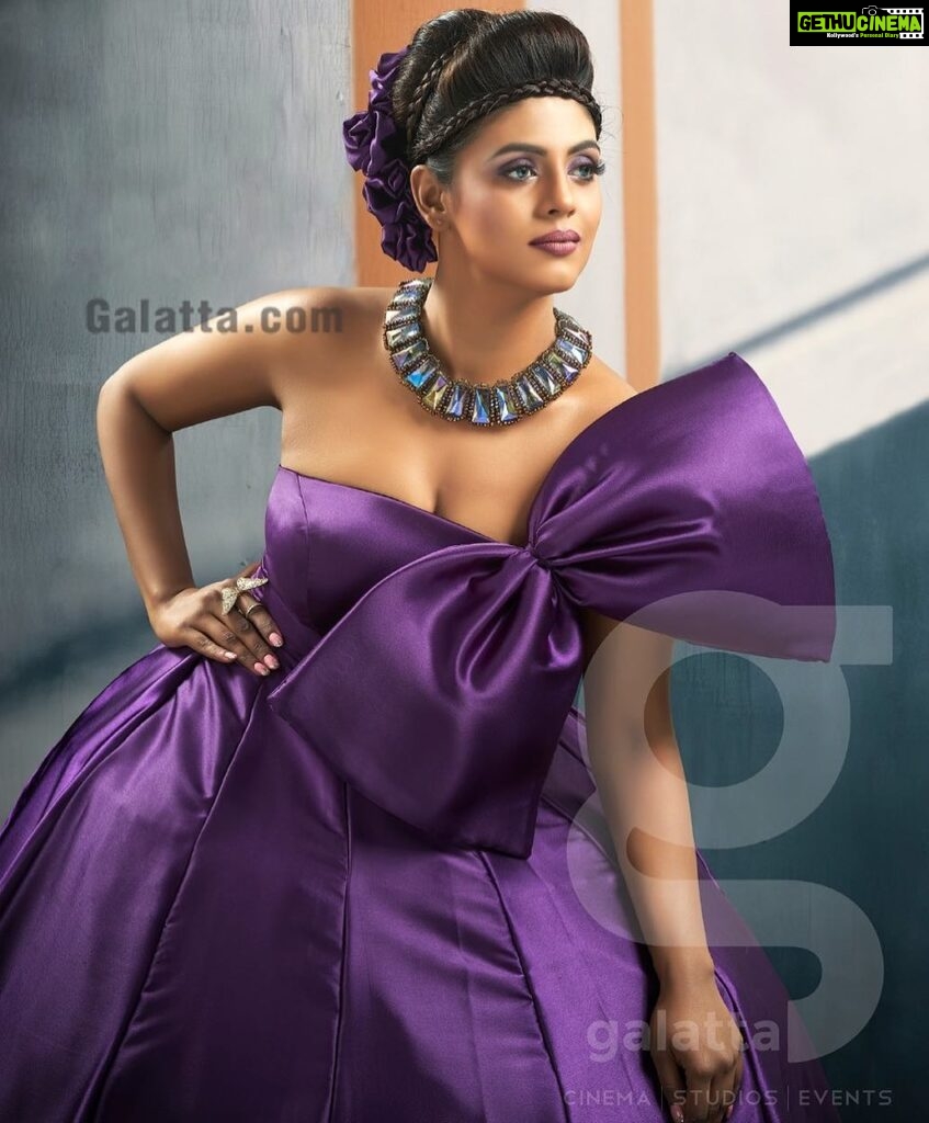 Actress Iniya HD Instagram Photos and Wallpapers March 2019 | Gethu Cinema