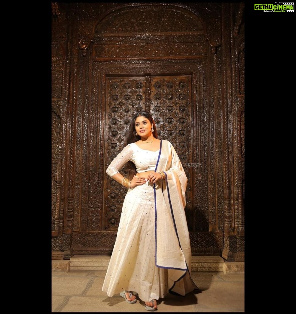 Actress Iniya HD Instagram Photos and Wallpapers October 2021 | Gethu ...