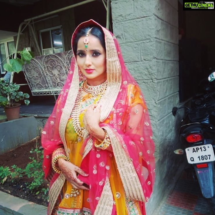 Ishika Singh Instagram – Ready … steady …. poooooo on the set ! # ...