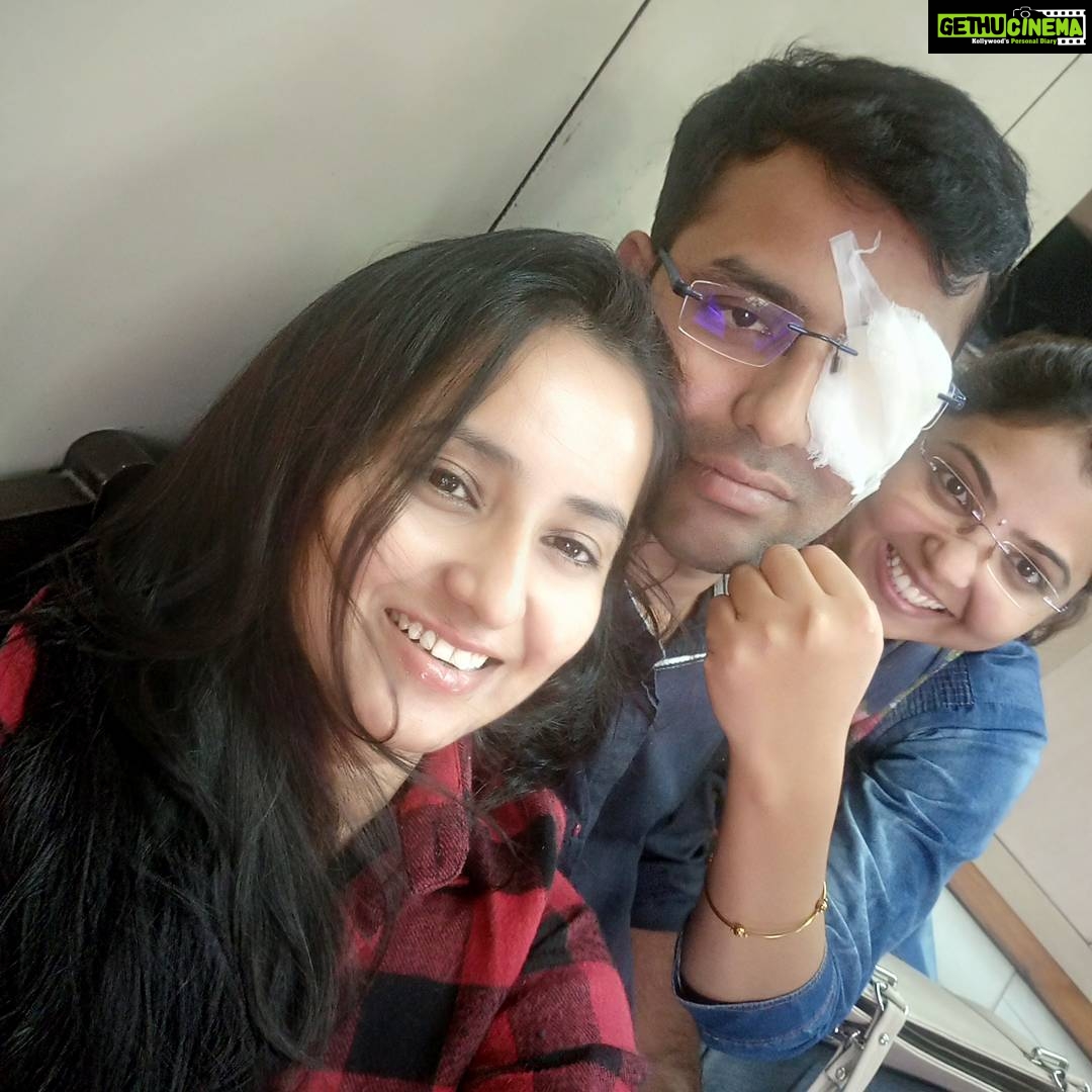 Ishika Singh Instagram – Selfie after eye surgery #crazyus | Gethu Cinema