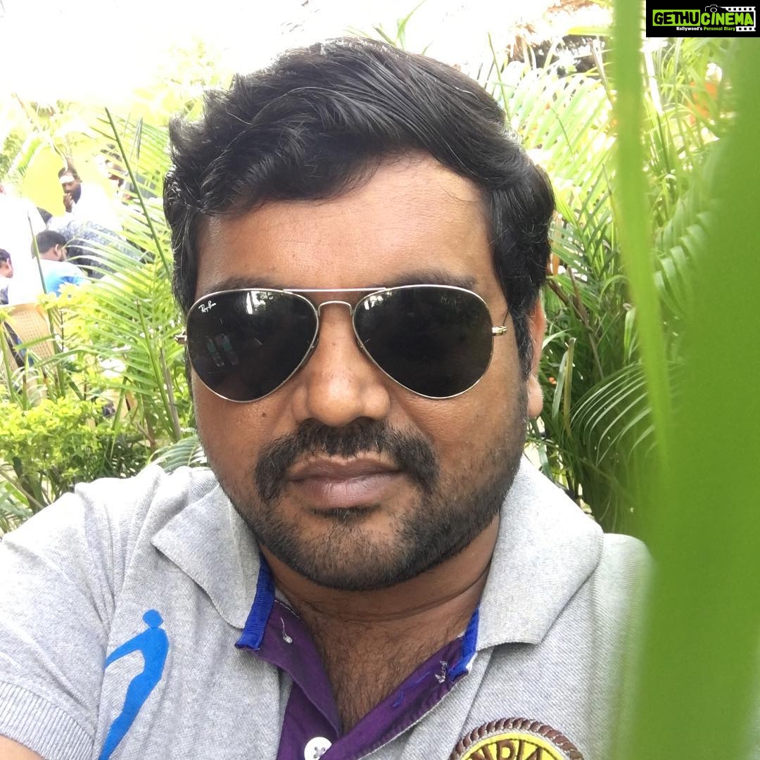 Kaali Venkat Instagram – #Shootingspot #selfie #ThatromThookrom | Gethu ...