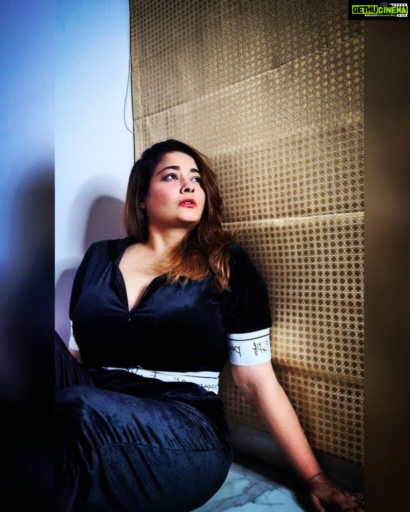 Actress Kiran Rathod HD Instagram Photos and Wallpapers December 2021 ...