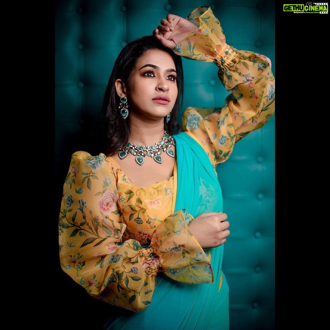 Misha Ghoshal Instagram – Feeling splendid in @ohmyfashiongod_official ...