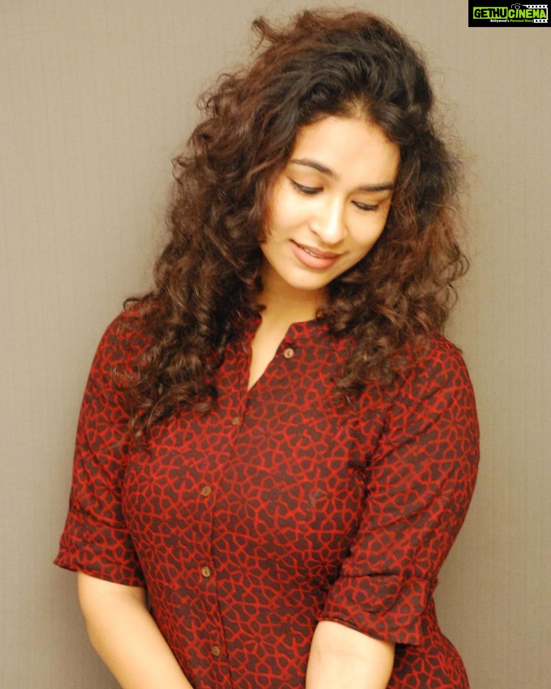 Misha Ghoshal Instagram – 😊 | Gethu Cinema