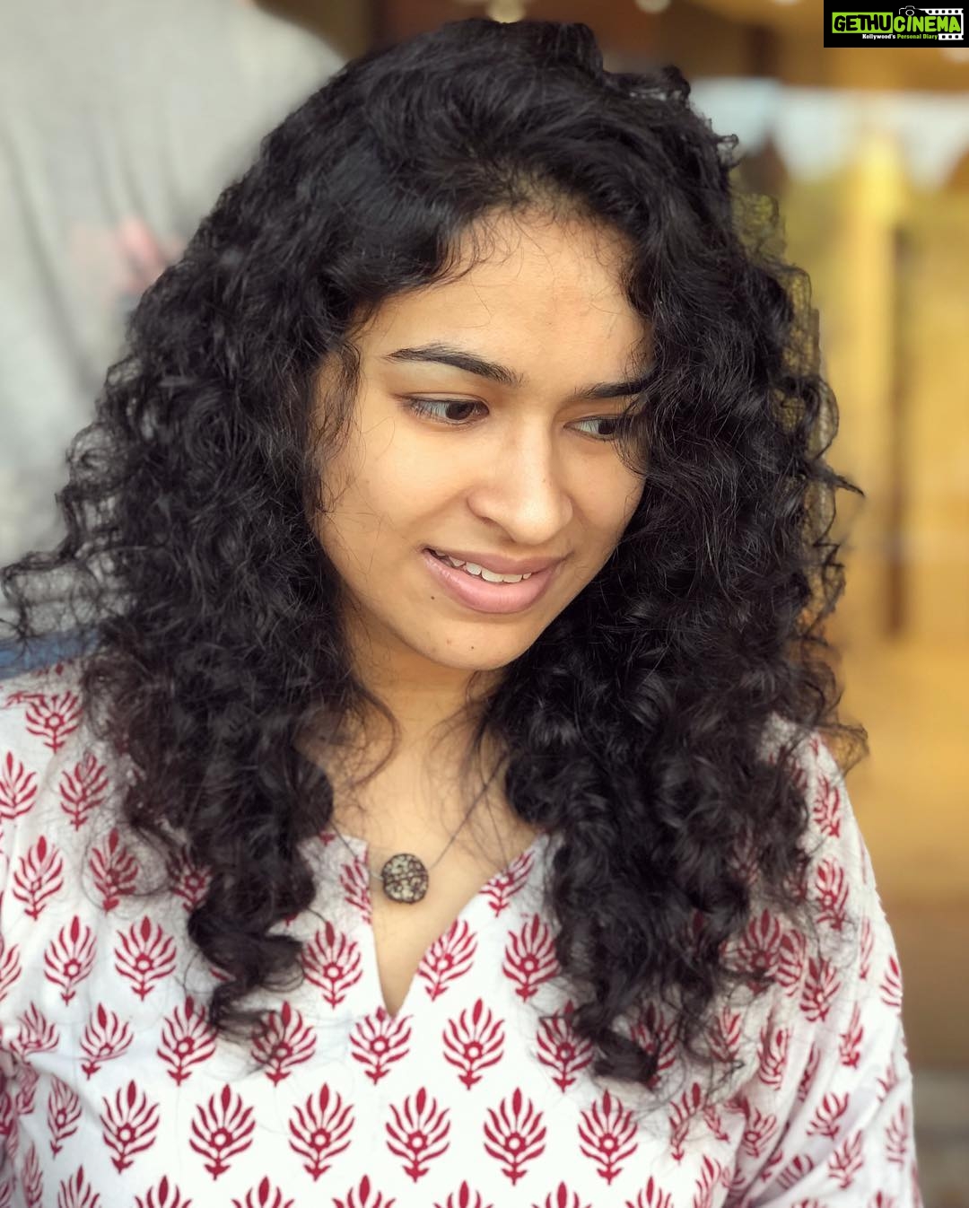 Misha Ghoshal Instagram - when u r addressed as “The Vampire girl” 🧛‍♀️ ️ @nandhini_js @viutamil ...