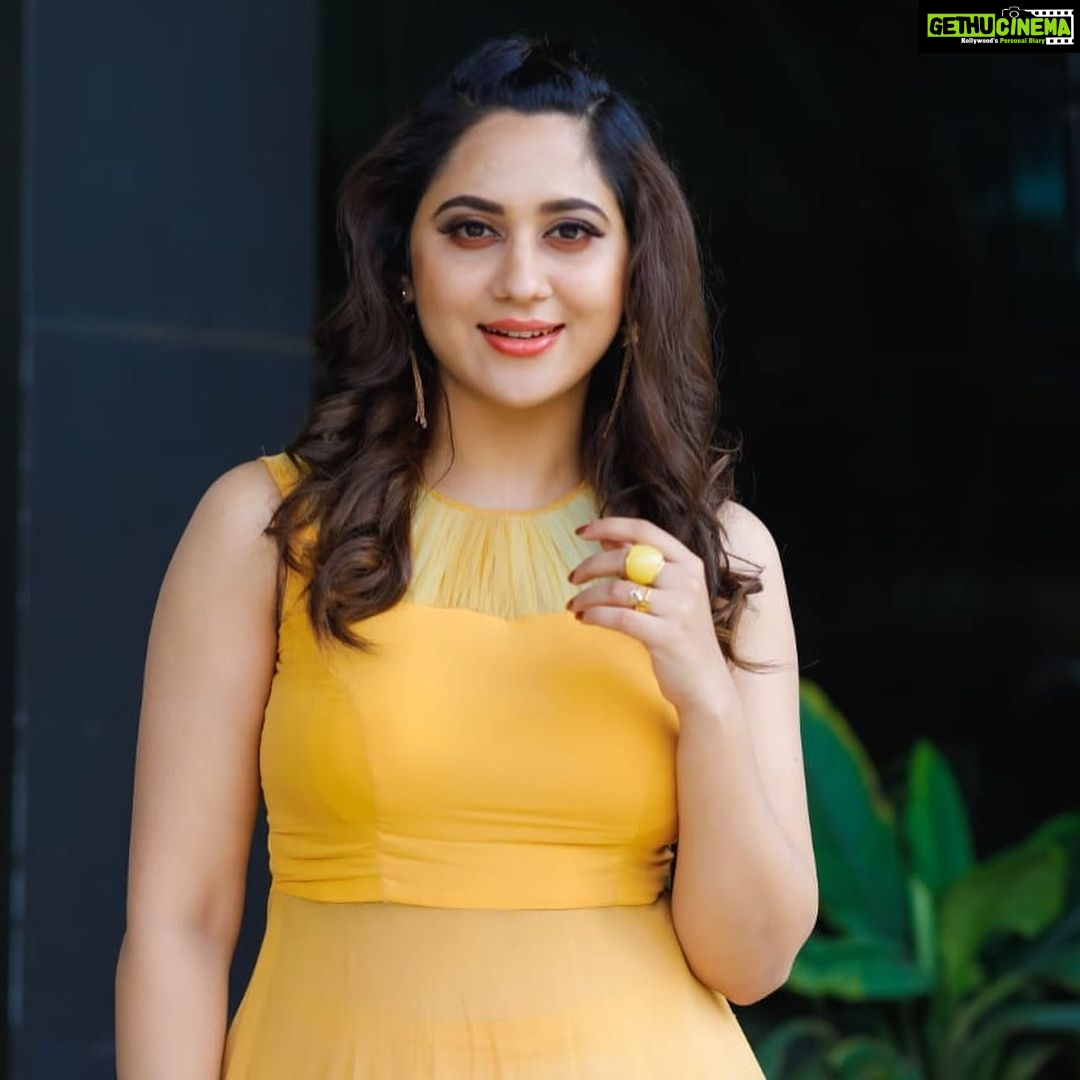 Miya George Instagram – Yellow 💛 Costume courtesy: @jeunemaree | Gethu ...