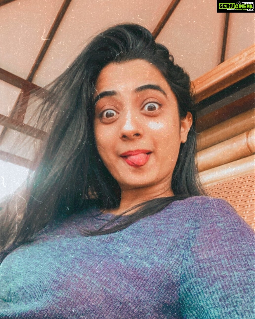Namitha Pramod Instagram – Morning bliss with a happy face 🌻 | Gethu Cinema