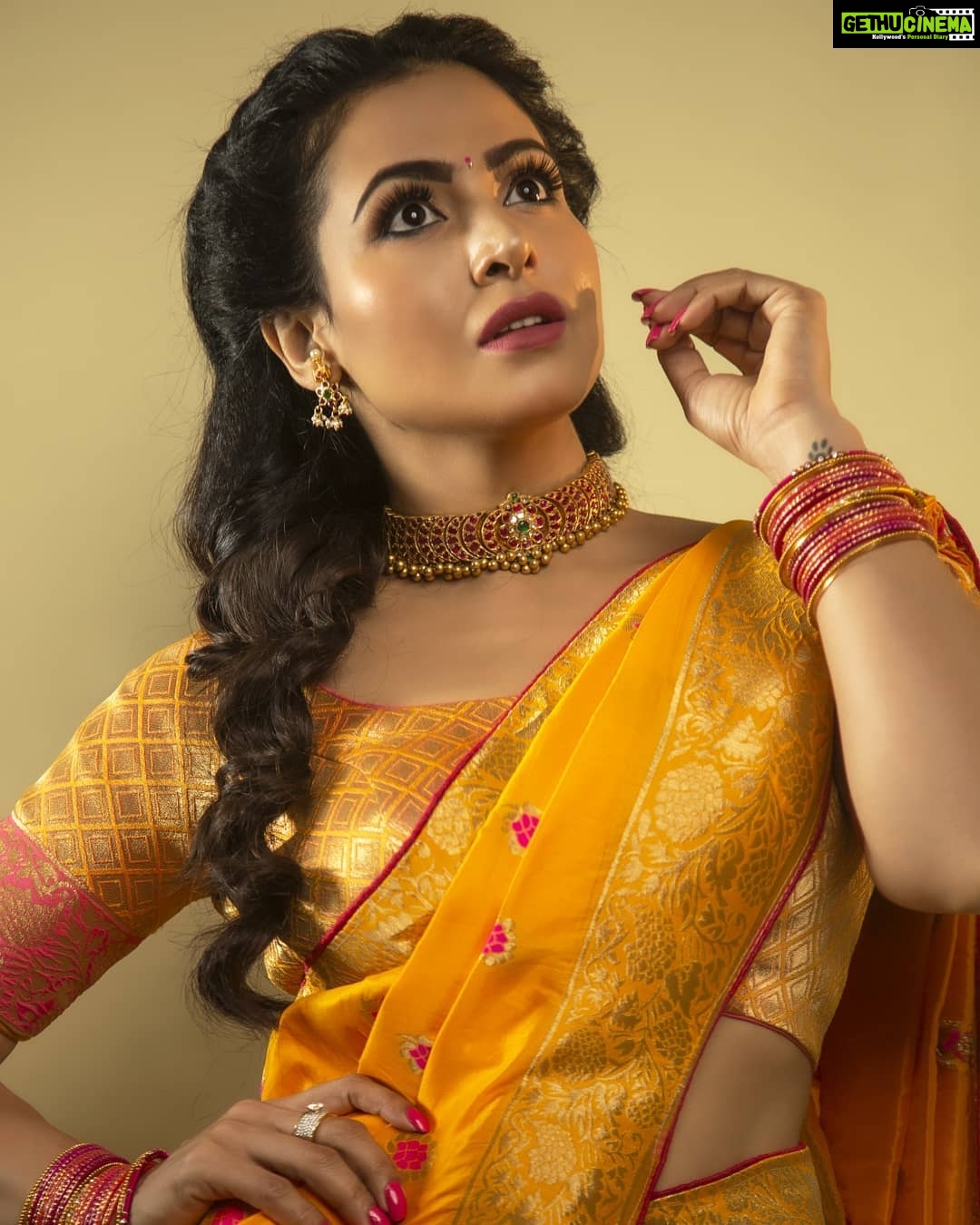 Nandini Rai Instagram - Nothing can beat ethnic style... ️ Styling by @sushmitha_bommidi - Gethu ...