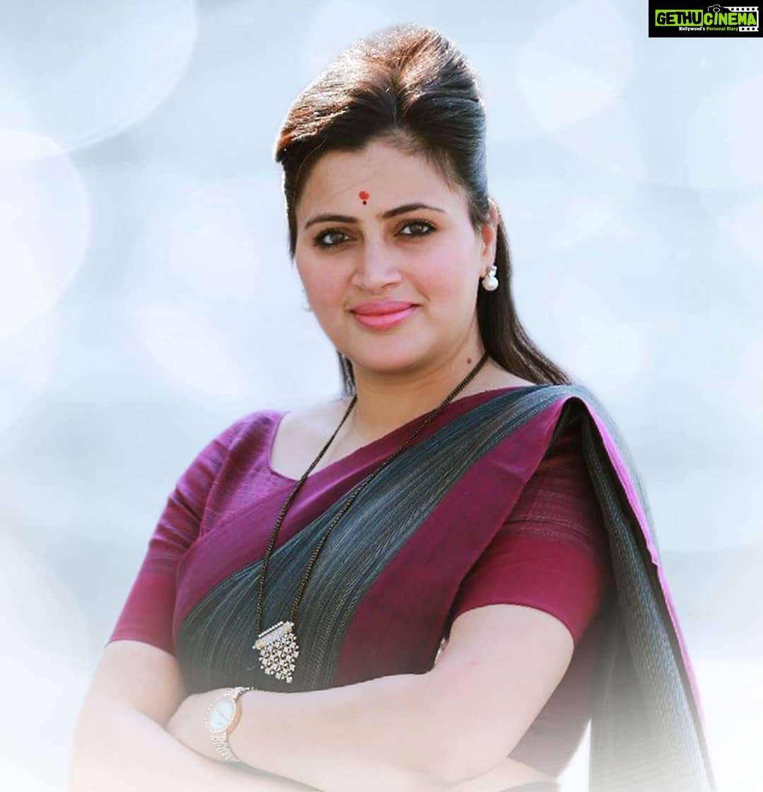 Actress Navaneet Kaur HD Photos and Wallpapers March 2018 - Gethu Cinema
