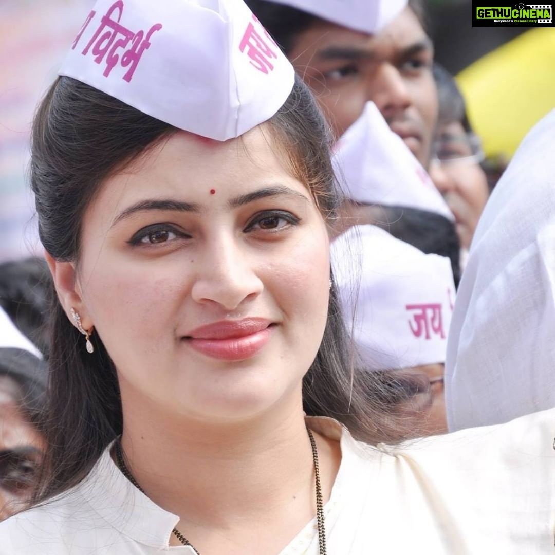 Actress Navaneet Kaur HD Instagram Photos and Wallpapers March 2018 ...